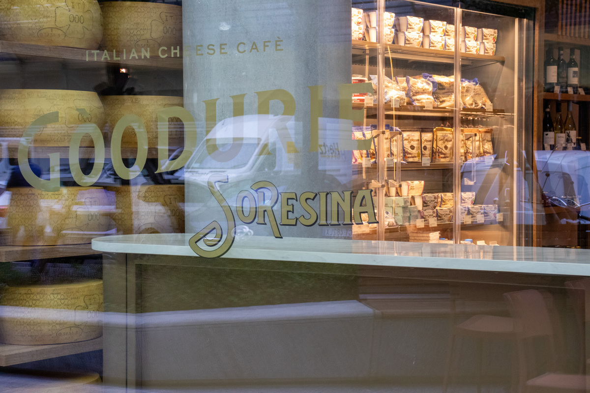 The first Italian Cheese Café opens in Milan