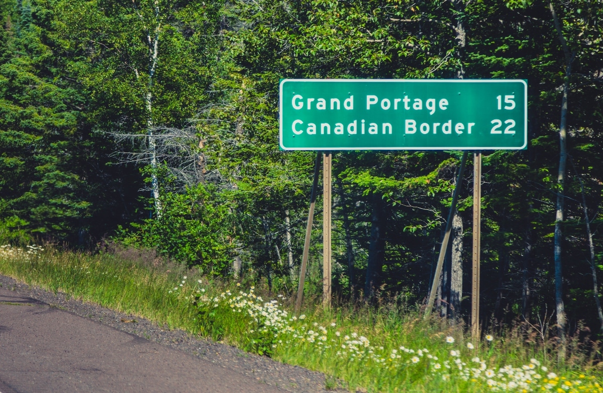 COVID-19 : la frontière canadienne demeurera fermée au moins jusqu'au ...