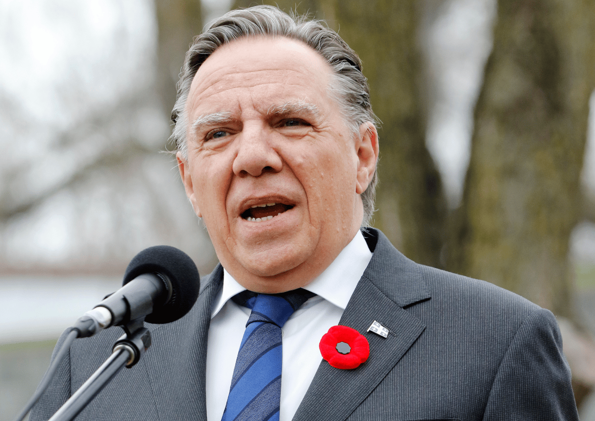 François Legault suspend sa campagne électorale après le décès de la Reine