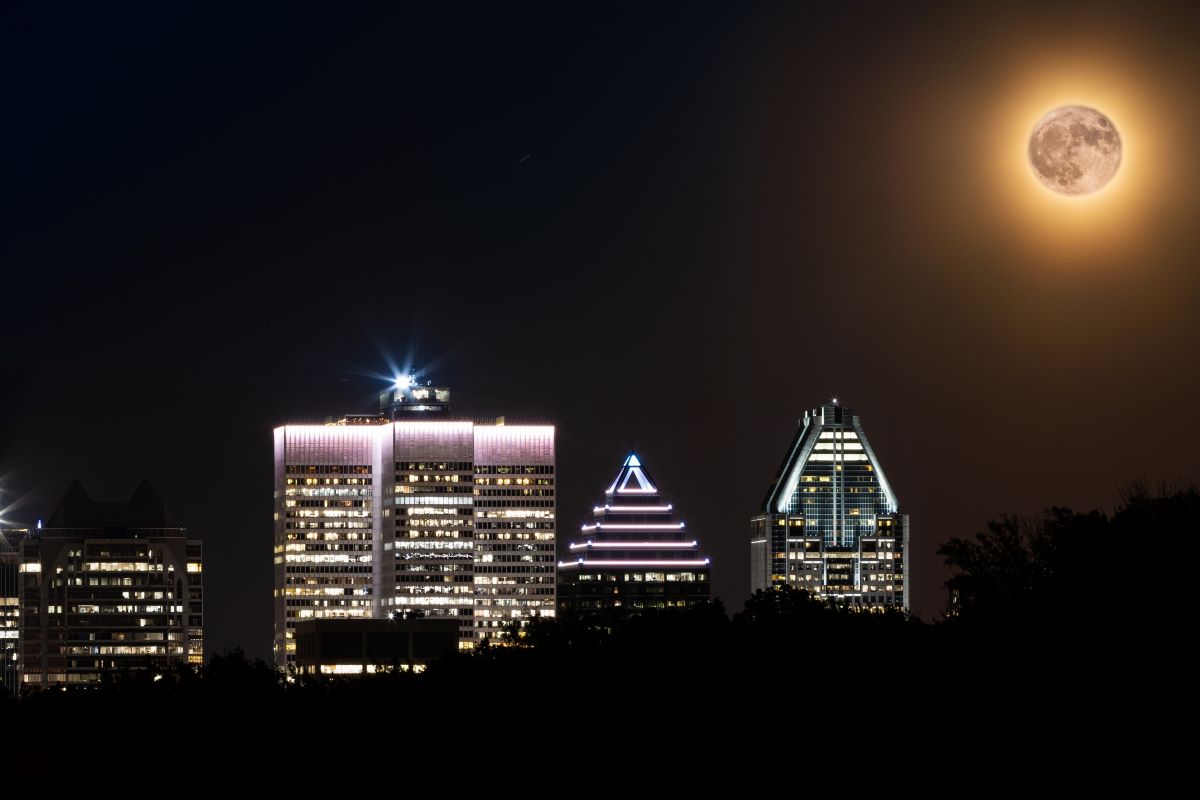 La pleine Lune des vers illumine le ciel cette nuit, annonçant la fin ...