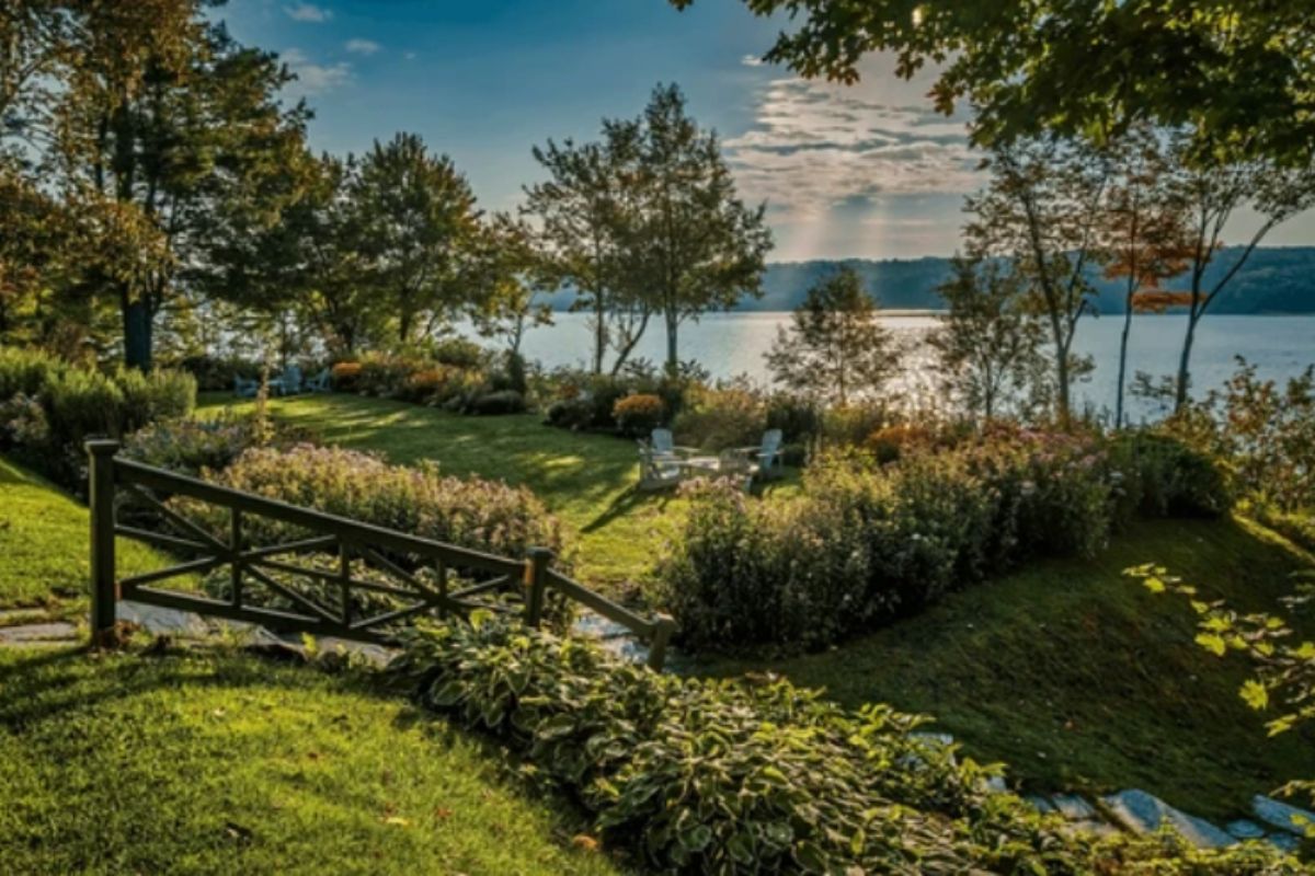 This mountain village overlooking the lake, less than 2 hours from ...