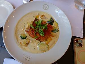 Un petit bout de Paris à Montréal - et la Brasserie 701 a un nouveau ...