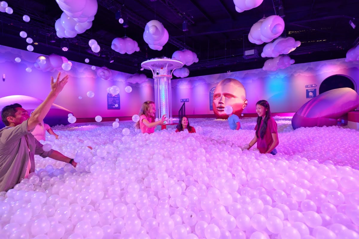 Bubble Planet: giant bubbles, interactive sets, virtual reality, and ...