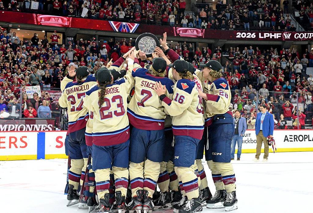 Hockey - la Victoire de Montréal gagne la Coupe Walter