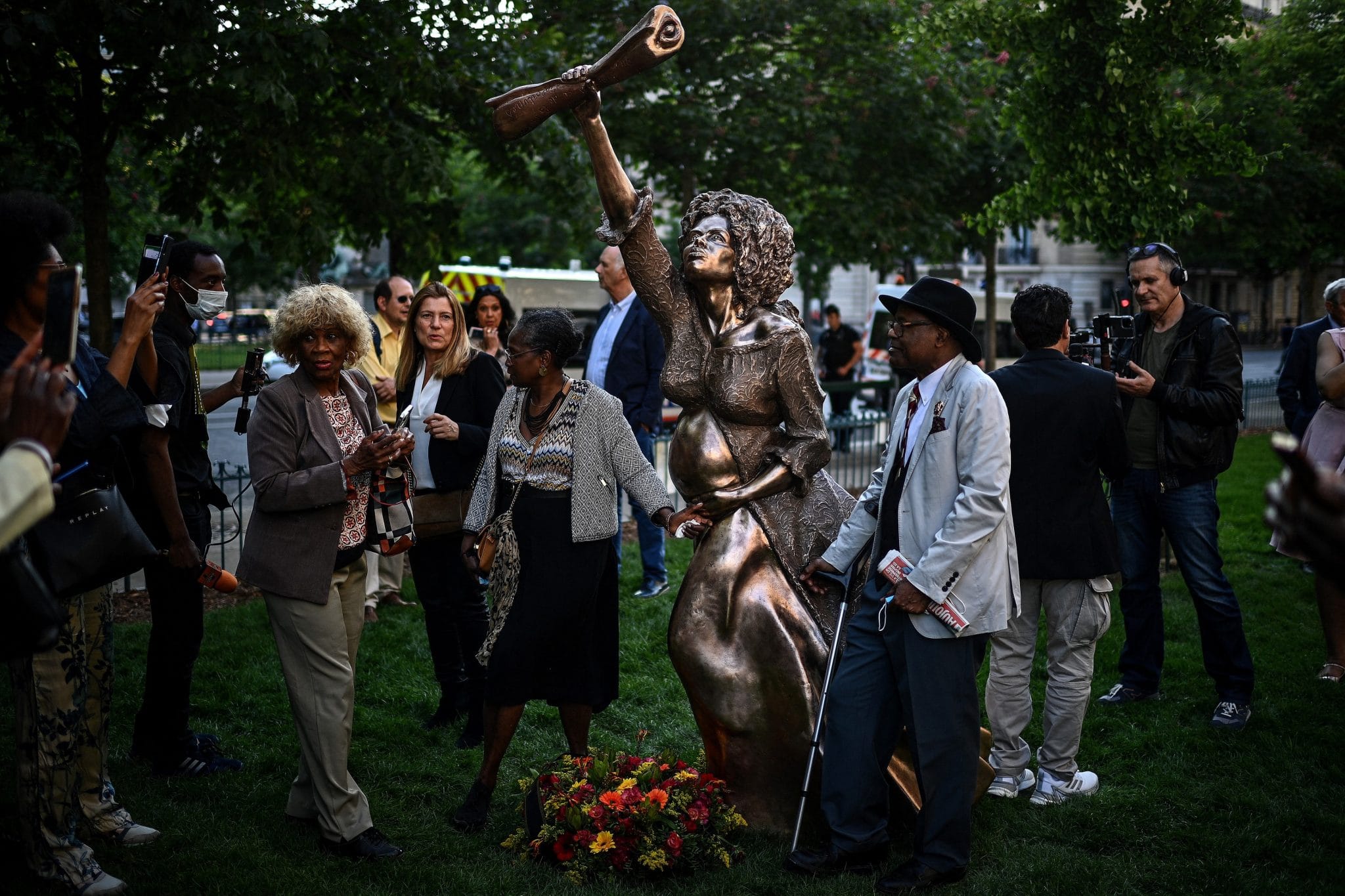 "Solitude" la première statue de femme noire a été inaugurée aujourd ...