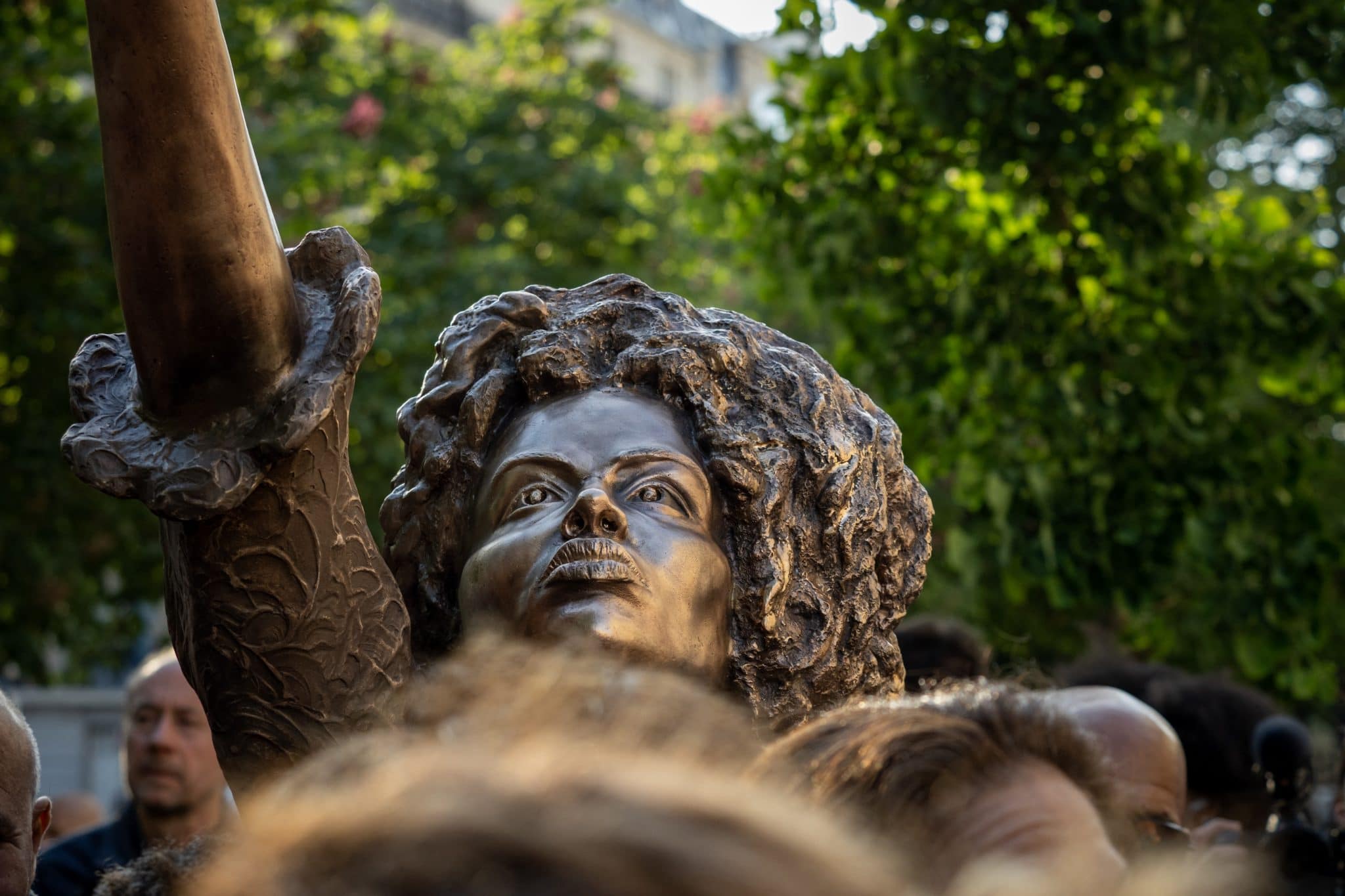 "Solitude" la première statue de femme noire a été inaugurée aujourd ...