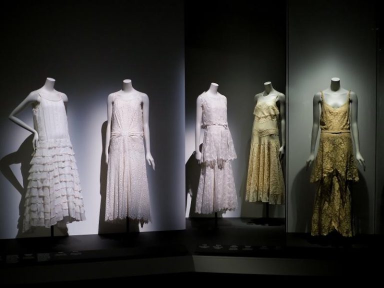 Paris : la sublime exposition dédiée à Coco Chanel rouvre ses portes le ...