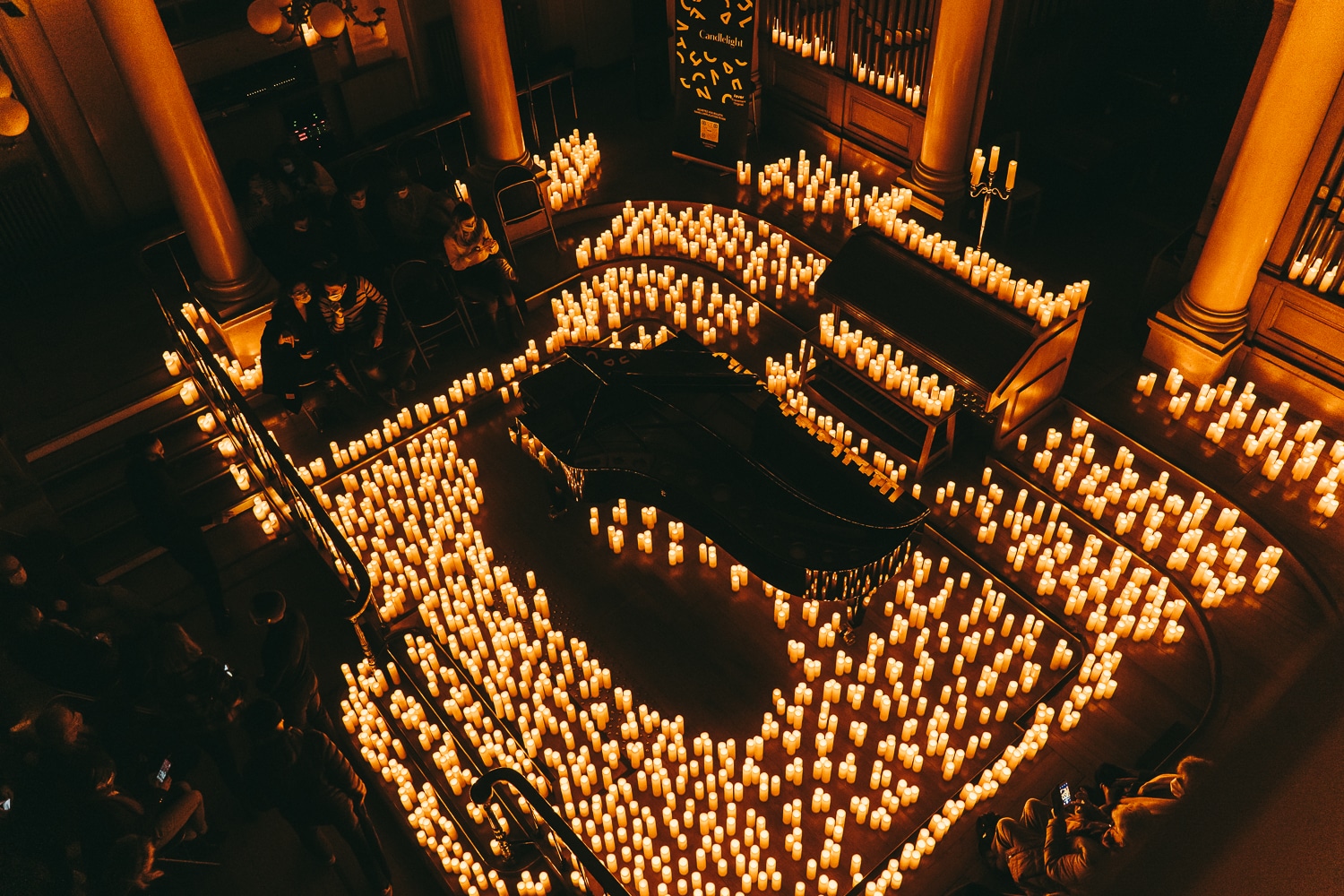 Candlelight : La magie des concerts classiques à la bougie opère à l'Institut National des ...