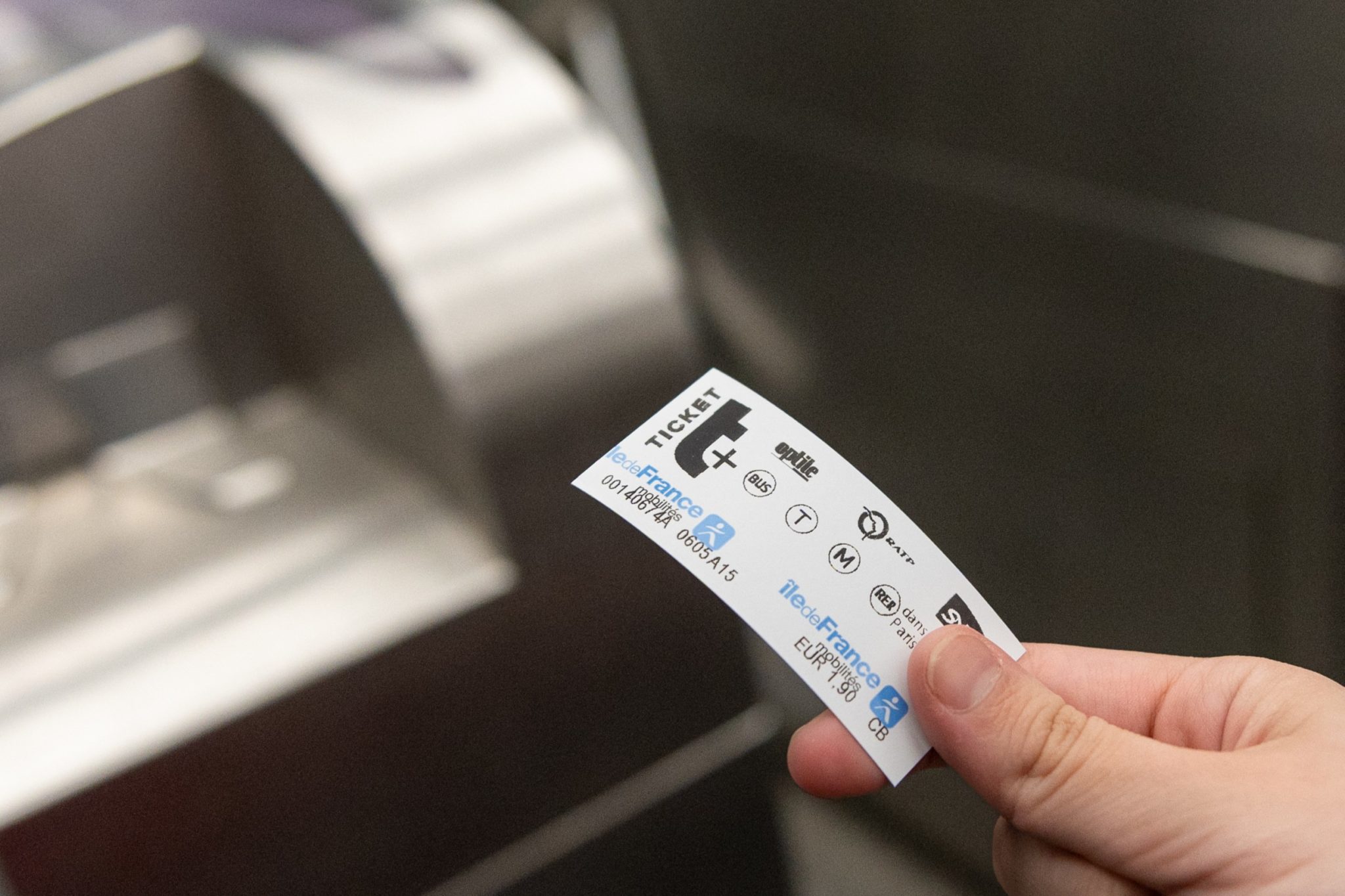 3 things you need to know about the end of metro tickets in Paris in 2025