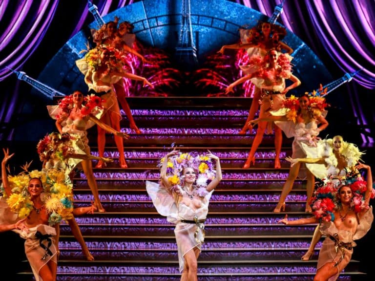 Lido : le cabaret mythique renaît de ses cendres avec un nouveau ...