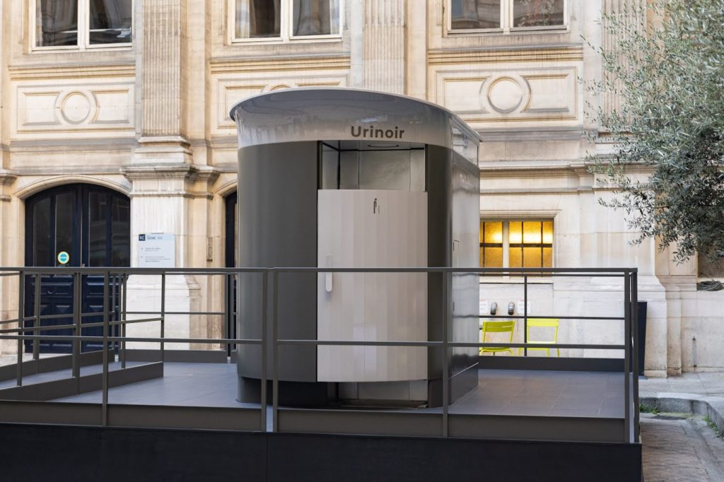 Paris: the city's new public toilets unveiled and deployed
