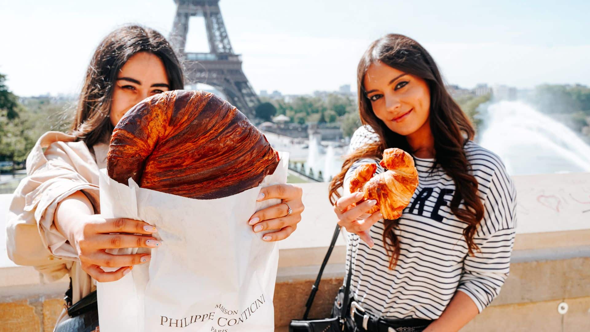 À Paris, le Chef Philippe Conticini crée un croissant GÉANT