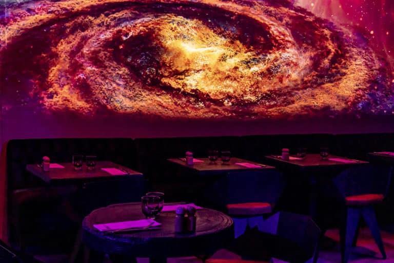 Stellar : à Paris ce restaurant immersif vous emmène dans l'Espace