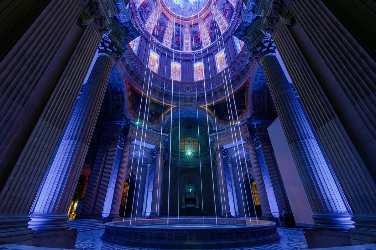 Aura Invalides : un show immersif féérique au Dôme des Invalides