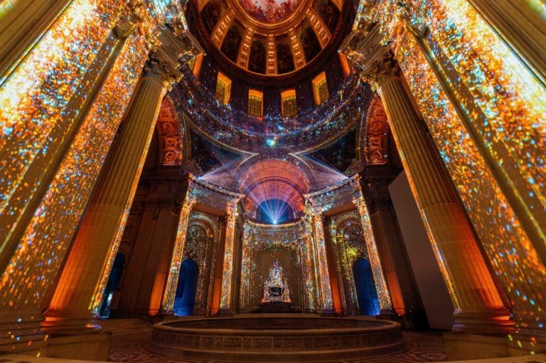 Aura Invalides : un show immersif féérique au Dôme des Invalides
