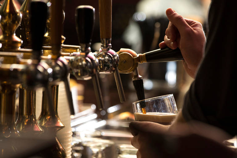 The Best Pubs And Bars In Paris That You Must Urgently Try