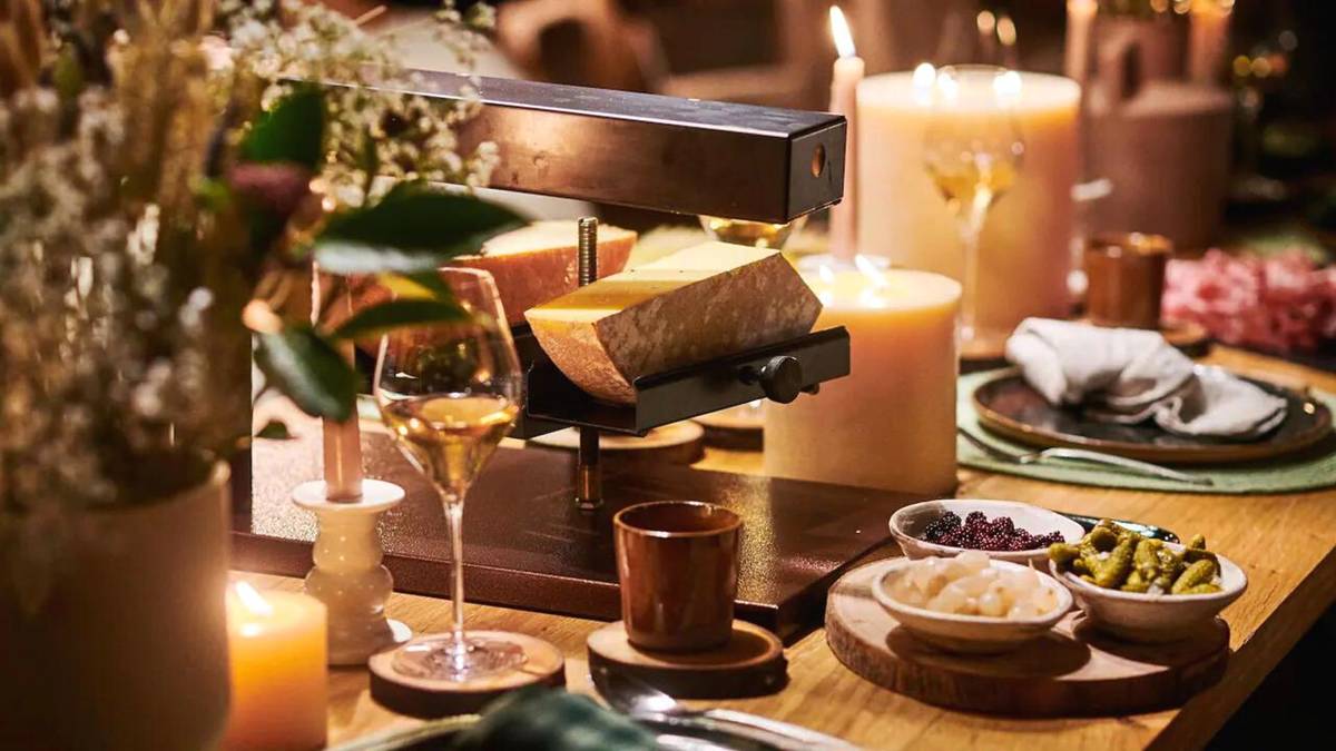 Un chalet d'hiver éphémère où manger de la raclette à Paris