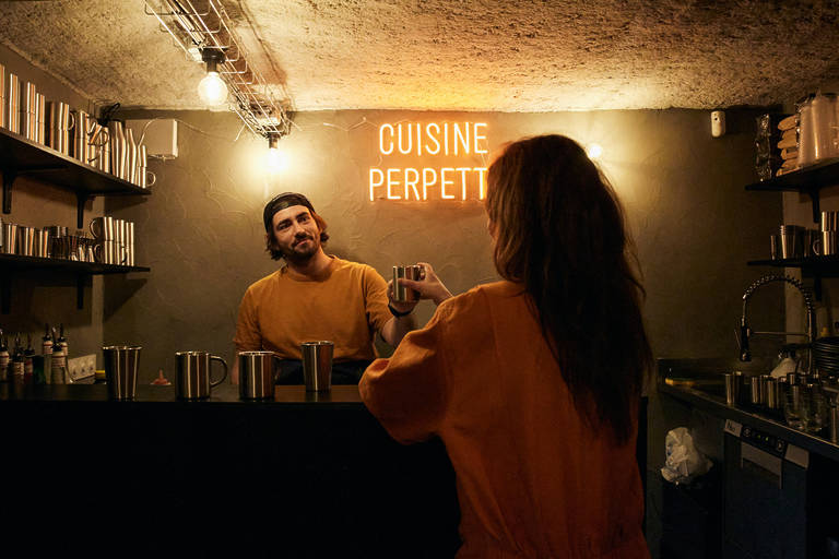 Perpette : un bar à cocktails immersif au cœur d'une prison
