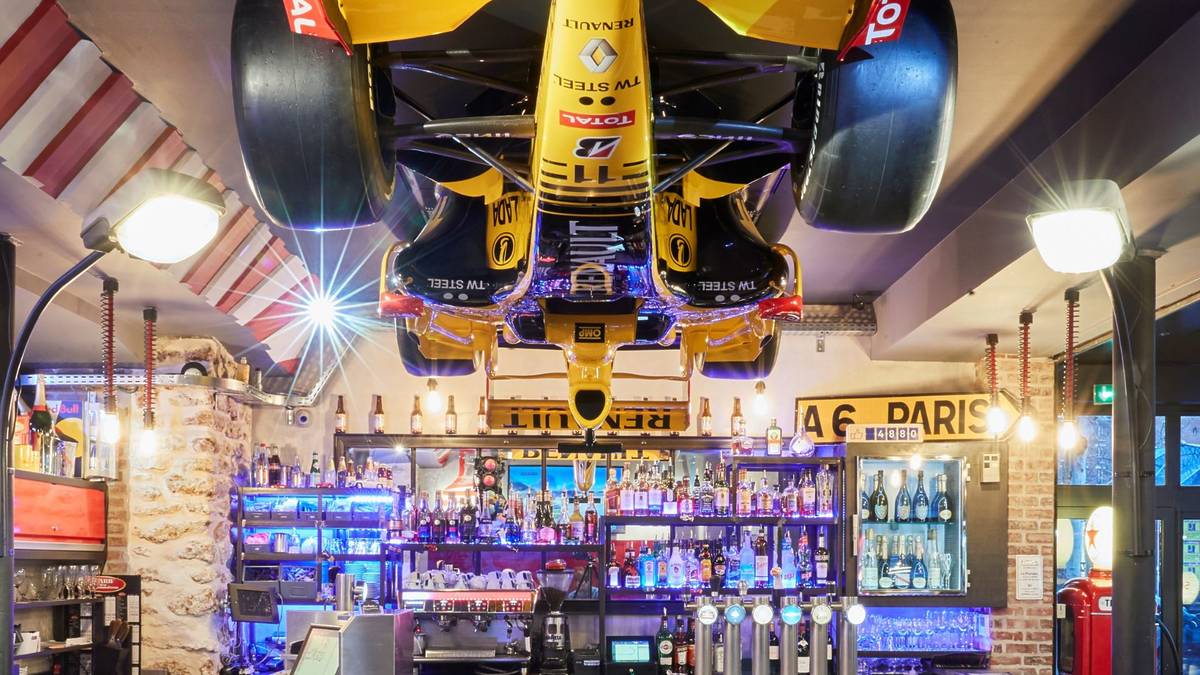 Ce café dédié à la course automobile rassemble les passionnés à Paris ...