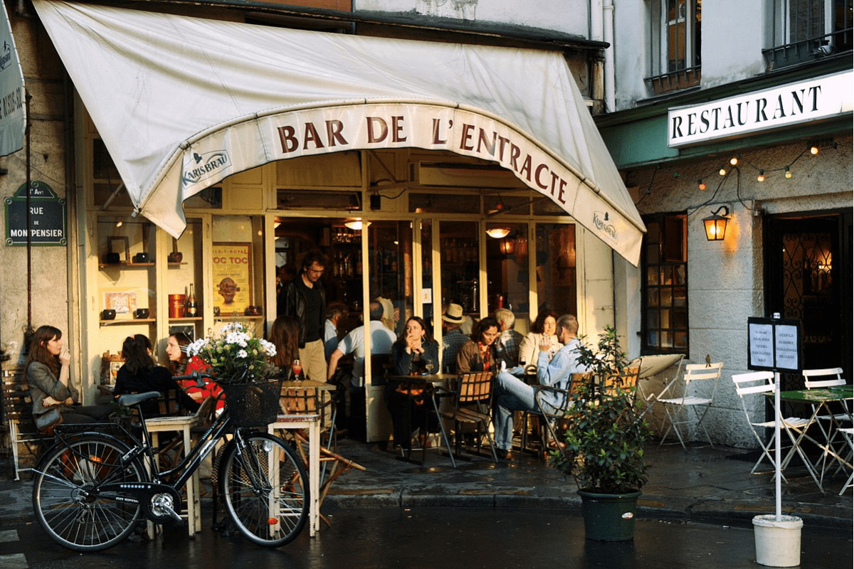 Este bar de 400 años es el más antiguo de París - cerca del Palais Royal