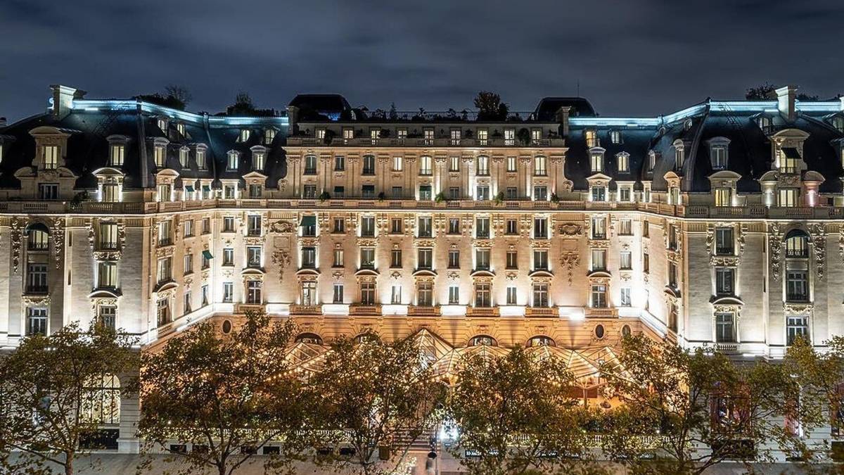 "Le Jardin Secret" The Rooftop Of The Peninsula Hotel In Paris