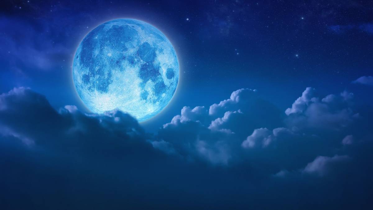 Super Lune Bleue la pleine lune à observer dans le ciel en août