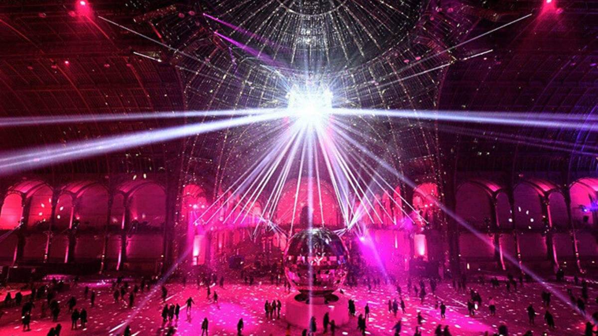 The world's largest ice rink reopens at the Grand Palais