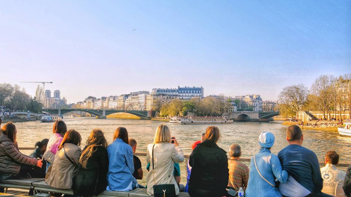 Two Of The World S Worst Tourist Attractions In Paris