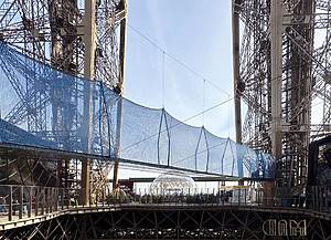 The Eiffel Tower inaugurates a suspension bridge on its 1st floor
