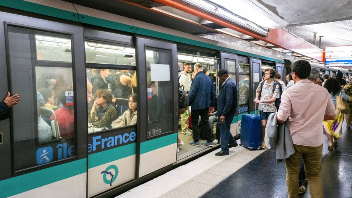 In the metro, these 6 common habits can cost you up to a €150 fine ...