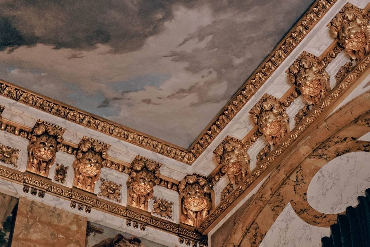 This bar, with its exceptional architecture, is the most beautiful bar ...