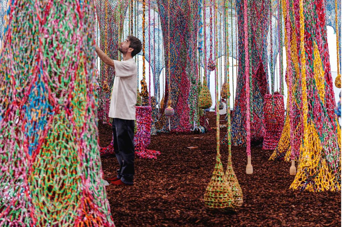 Paris presents a free XXL crochet art installation