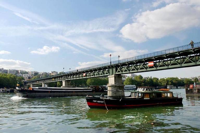Paris footbridge: a Gustave Eiffel Tower view to discover