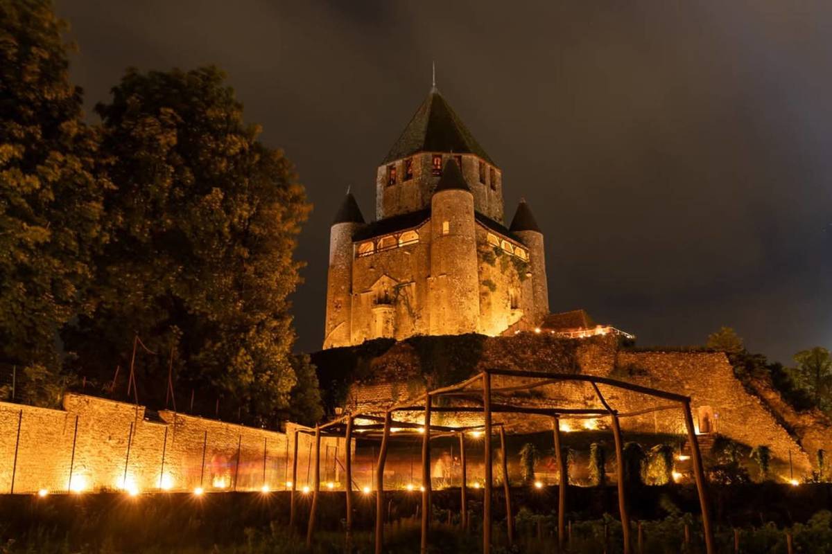 This Saturday, a medieval town near Paris lights up