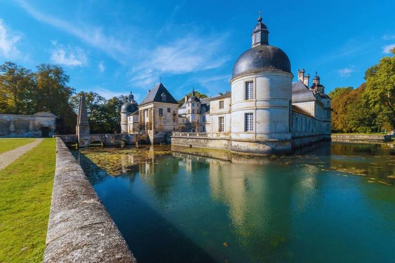 Este increíble castillo renacentista fue construido sobre el agua