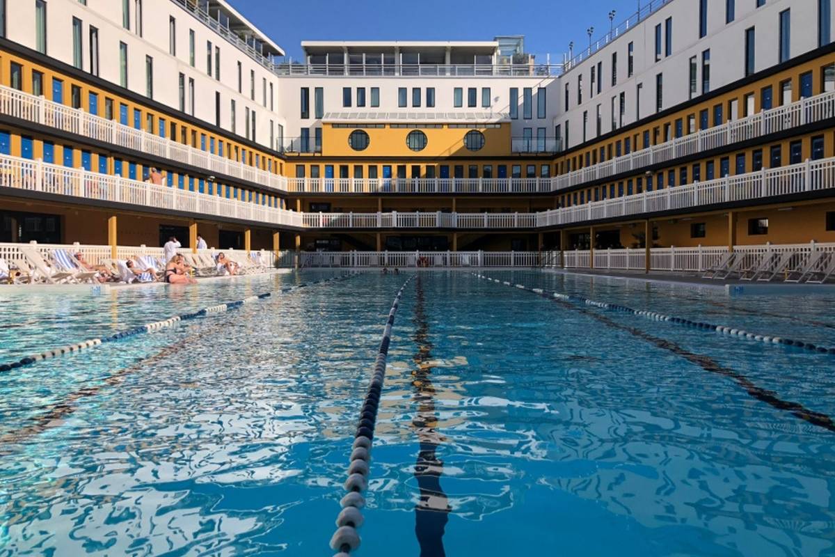This pool is one of Paris's most beautiful Art Deco symbols