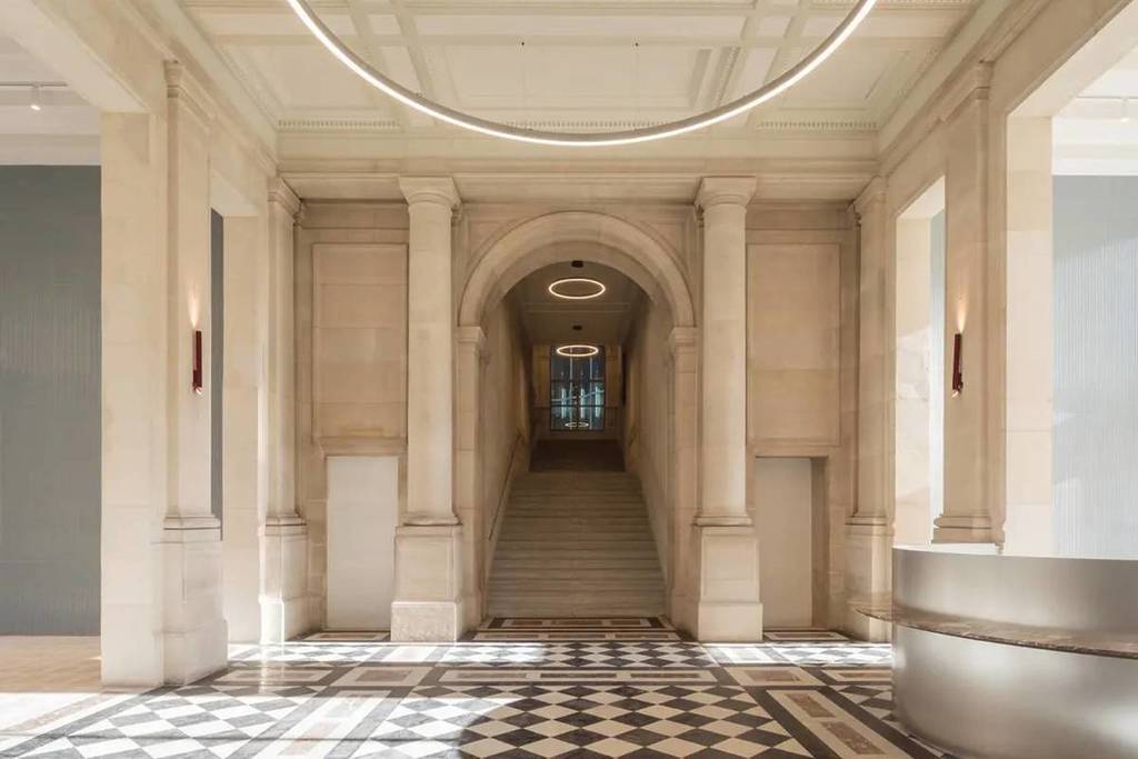 À Paris, ce somptueux palais haussmannien de 3 000 m² rouvre ses portes ...