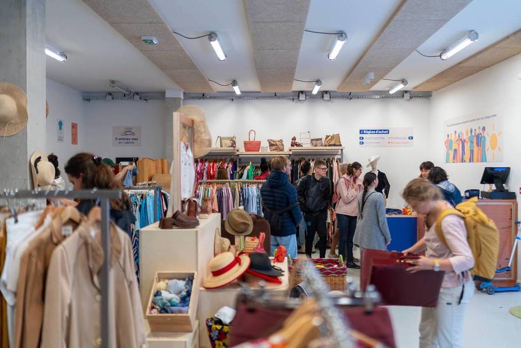What are the cheapest thrift shops in Paris?