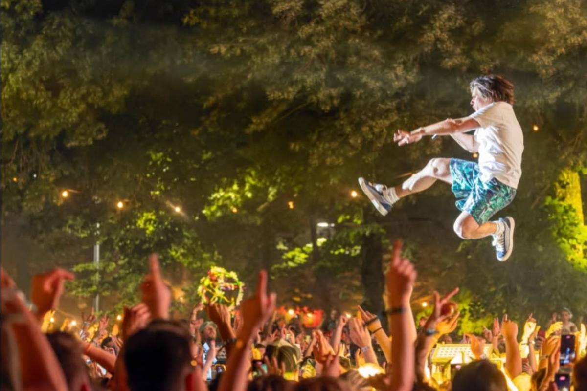 Orelsan announces ten consecutive concerts in Paris in 2026, and ...