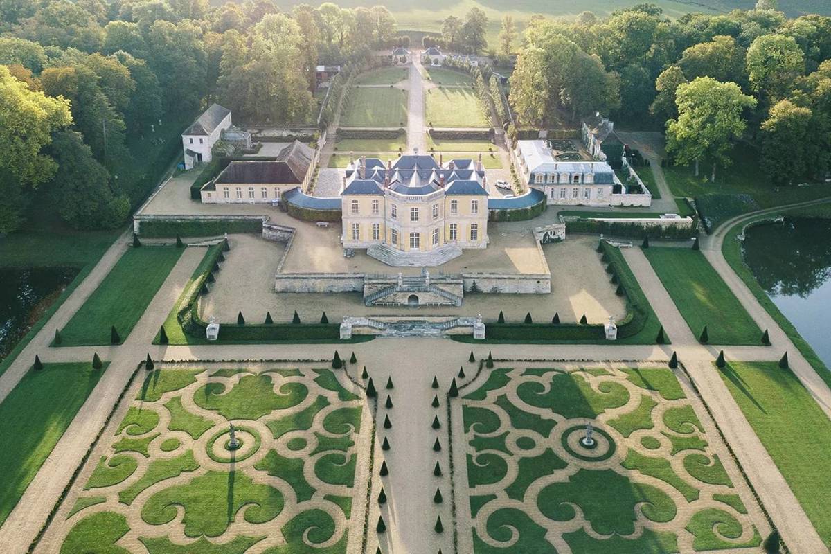 Just 40 minutes from Paris, this "little Versailles" hidden in the ...
