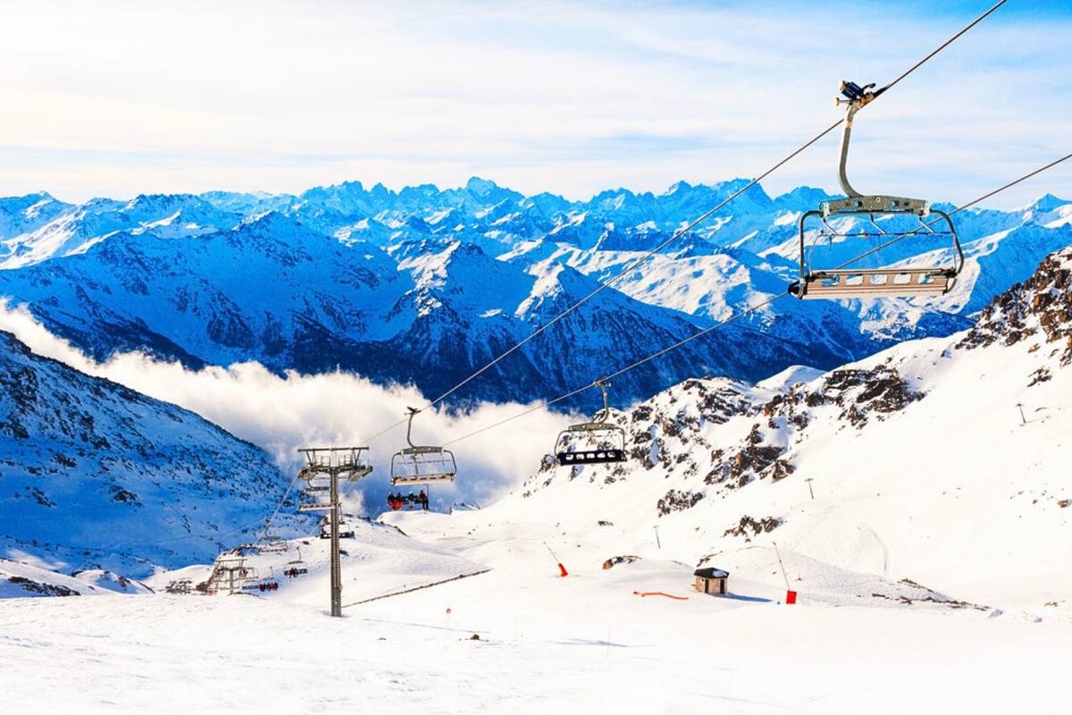 Snow destinations less than 4 hours from Paris for a ski weekend or ...