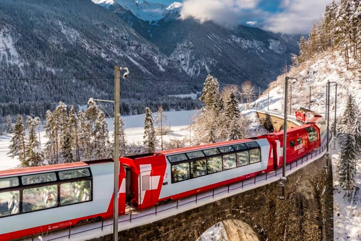 This panoramic train links lakes, glaciers and Alpine peaks on a ...
