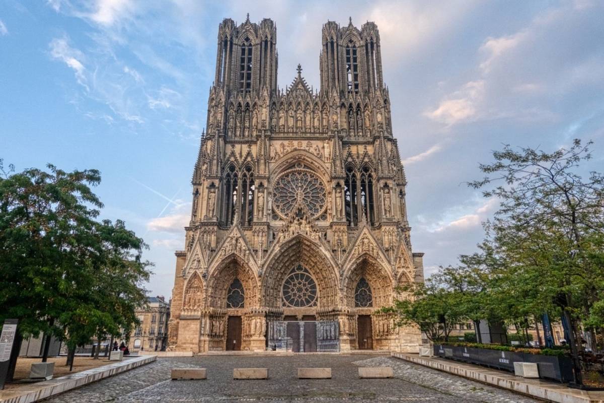 Près de Paris, cette cathédrale gothique est l’un des monuments les ...