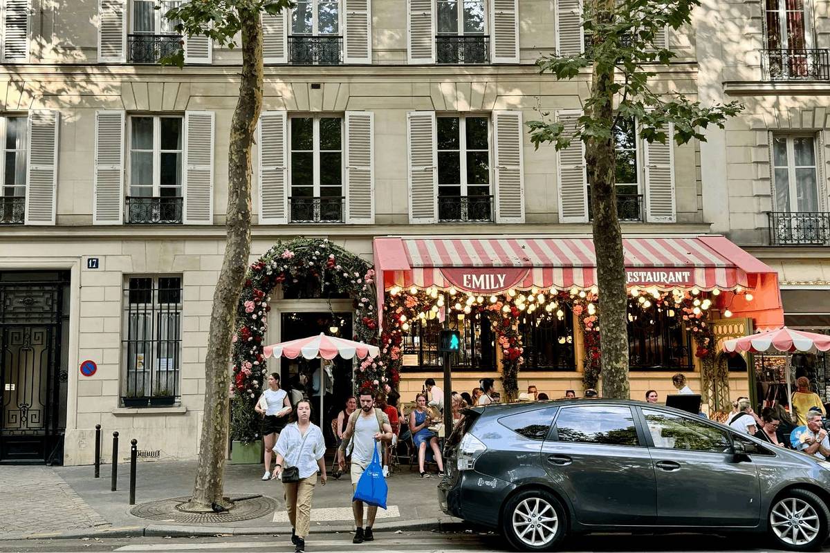 In Paris, nearly 20,000 parking spaces will be removed by the end of 2026 to protect pedestrians!