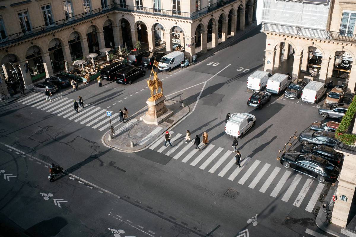 In Paris, nearly 20,000 parking spaces will be removed by the end of 2026 to protect pedestrians!