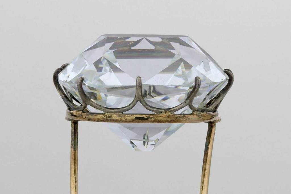 This legendary diamond, the purest and most beautiful in the world ...