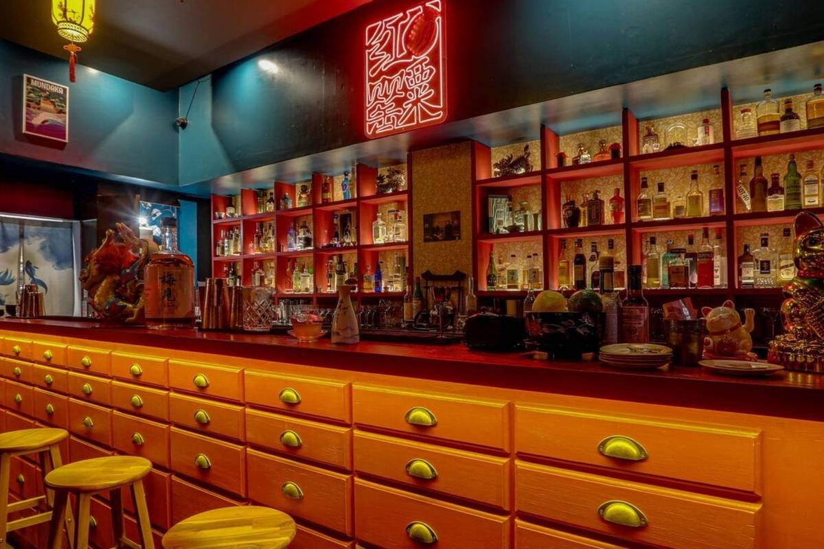 Ce bar inspiré de la Chine des années 30 propose des cocktails que vous ...
