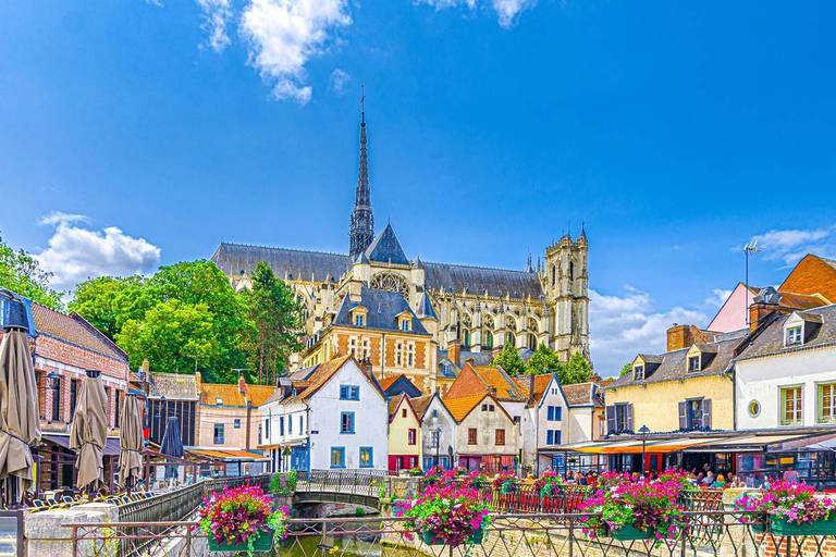 À seulement 1h de Paris, cette ville abrite la plus vaste cathédrale ...