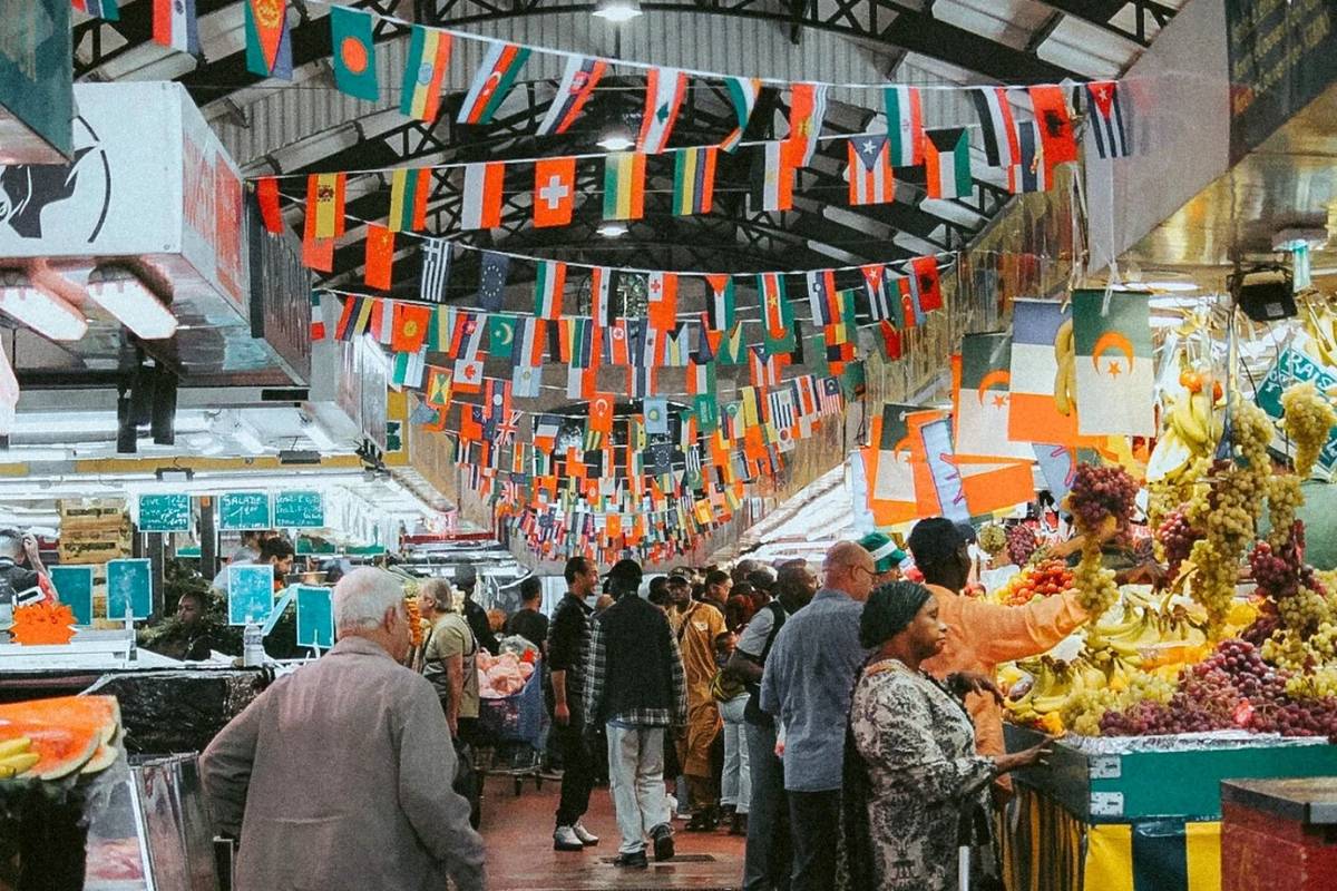 A due passi da Parigi, un enorme mercato coperto del XIX secolo ospita ...