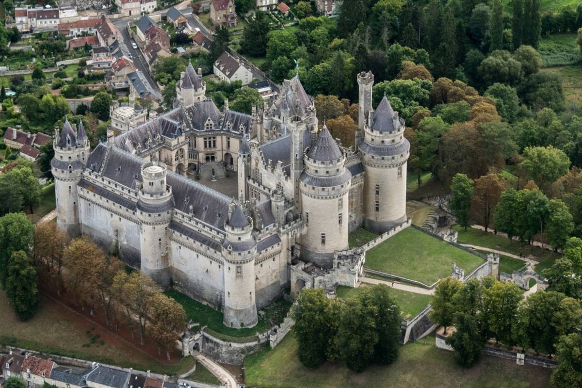 “Worthy of a movie set”: just a stone’s throw from Paris lies a ...